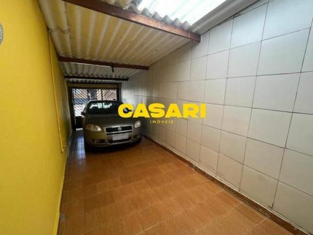 Casa 2 dormitórios à venda com amplo quintal e 3 vagas – Jardim do Estádio, Sant