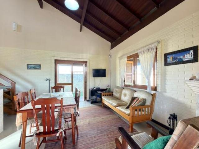 Casa 2 Dormitórios Bairro