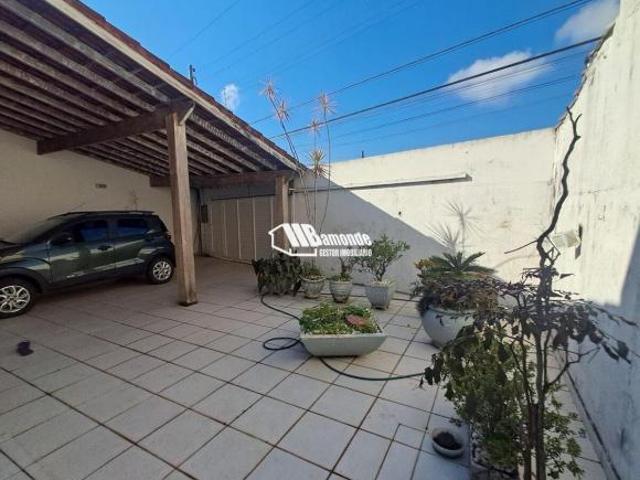 Casa 2 dormitórios e edícula