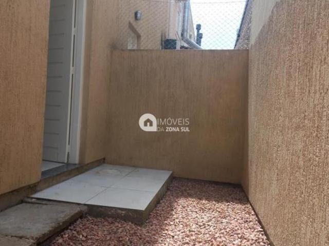 Casa 2 dormitórios em Condomínio na Restinga