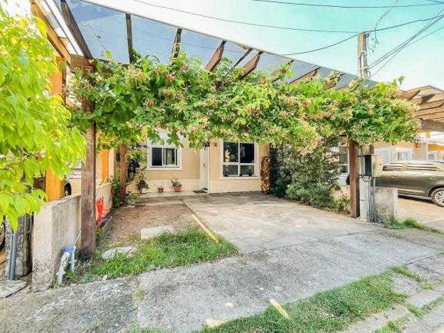 Casa 2 dormitórios em condomínio, semi mobiliada, vaga coberta para 2 carros, la