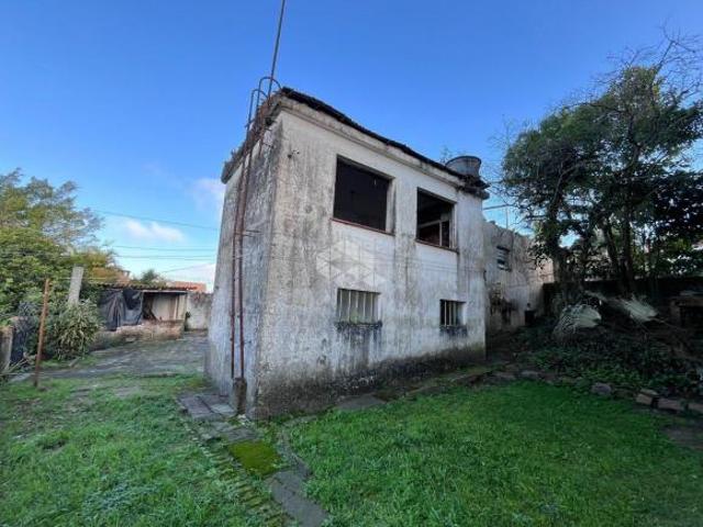 Casa 2 dormitórios em amplo terreno de 1.179m² no bairro Vila Assunção, Porto Alegre, próximo à Pere