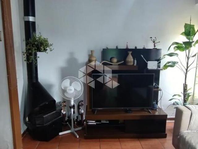 Casa 2 dormitórios Jardim Algarve com garagem, churrasqueira e 95m²