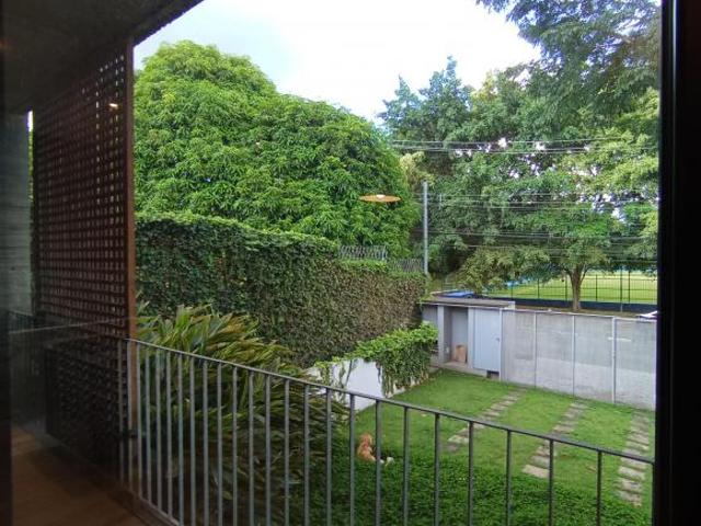 Casa 2 dormitórios ótima localização