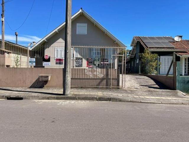 Casa 2 dormitorios, localizada no bairro Boeira, cidade de Canela RS