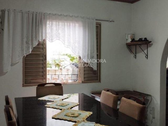 Casa 2 dormitórios no bairro Hípica