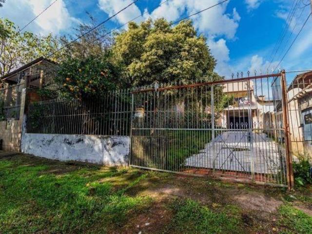 Casa 2 dormitórios no bairro Lomba do Pinheiro