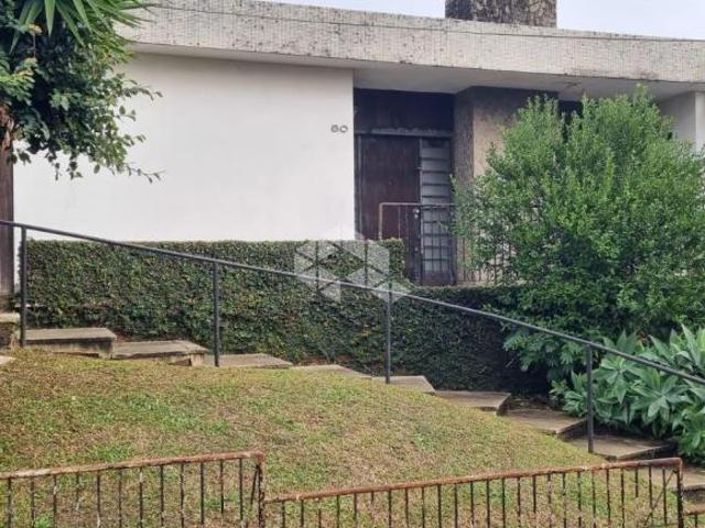 Casa 2 dormitórios no Bairro Três Figueiras em Porto Alegre