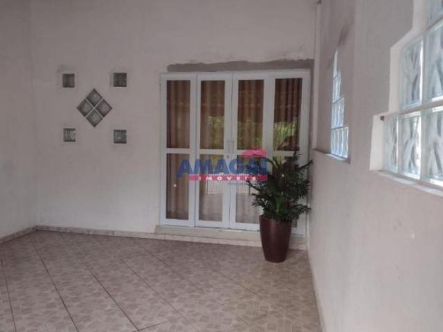 Casa 2 dormitórios no Parque Santo Antônio