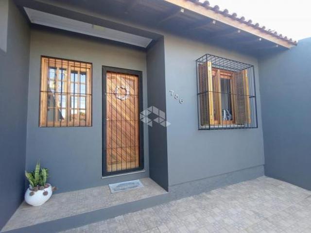 Casa 2 Dormitórios | Semi Mobiliada | 2 Vagas | Bairro Olaria Canoas