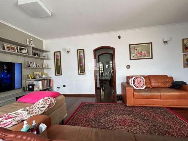 Casa 2 dormitórios sendo 2 suítes, 1 com closet e 4 Vagas na Penha