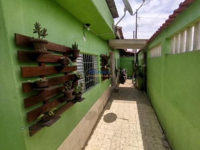 Casa 2 dormitórios próximo da praia no Maracanã IST110