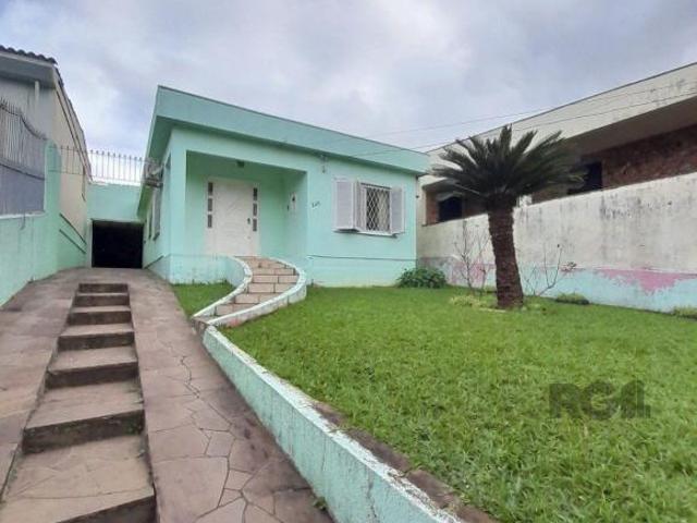 Casa 2 dormitórios, vaga de garagem, bairro São Judas Tadeu