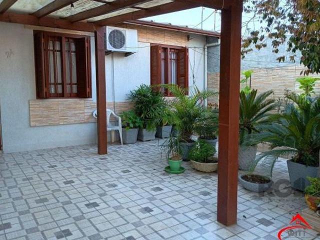 Casa 2 dormitórios, vagas de garagem, Bairro Parque da Matriz