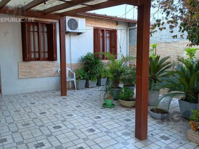 Casa 2 dormitórios, vagas de garagem, Bairro Parque da Matriz