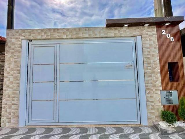 Casa 2 Dorms c/ 1 suíte, PISCINA, 94,67 m² de área útil, churrasqueira e 2 vagas de garagem. Bairro