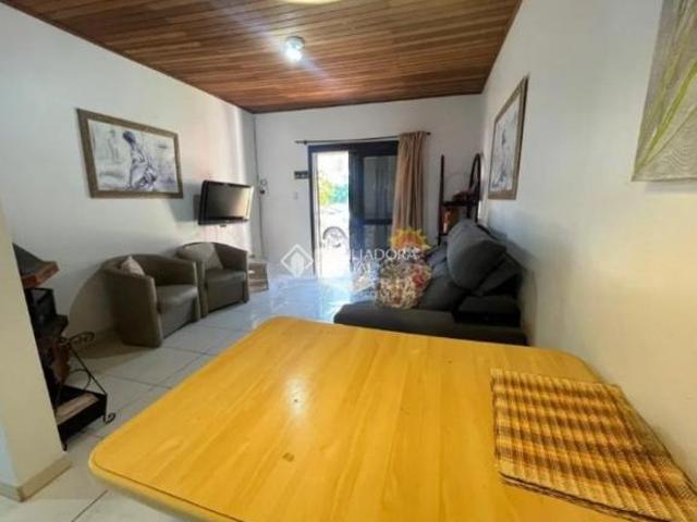 Casa 2 dornitórios para venda na praia de Tramandai