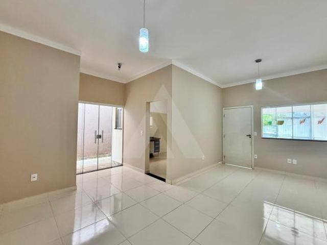 CASA 2 SUÍTES 5 VAGAS DE GARAGEM LAGO DOS IPÊS
