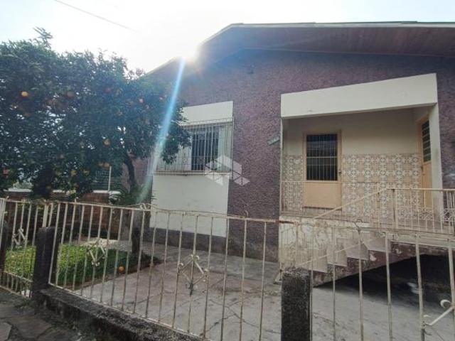 Casa 2 pavimentos 3 dormitórios ou 2 moradias bairro Universitário