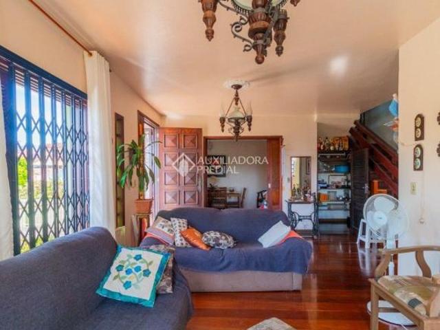 Casa 2 pisos no Teresópolis