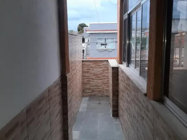 Casa 2 Qts no Colubandê, Garagem p/ 2 carros – Próximo ao Comércio e Condução. Entrar e Morar!