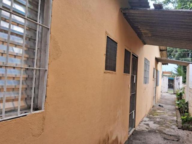 CASA 2 QUARTOS 1,2 KM DA PRAIA EM ITANHAÉM