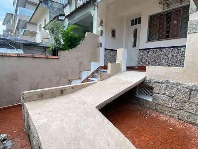 Casa 2 quartos, 2 wcs, 1 vaga, edícula e quintal Santos SP Vila Belmiro