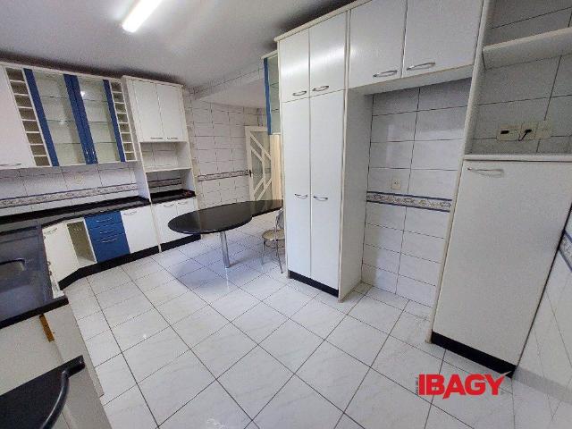 Casa 2 Quartos Abraão 166m²