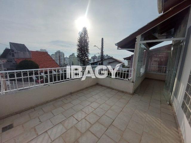 Casa 2 Quartos Agronômica 160m²