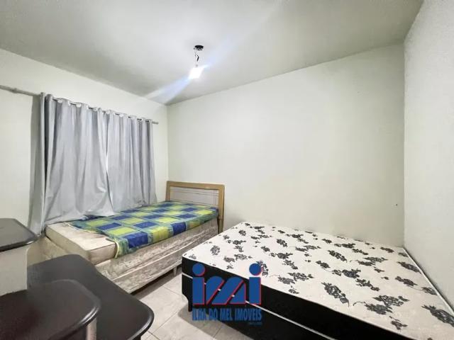 Casa 2 quartos amplo terreno nos fundos