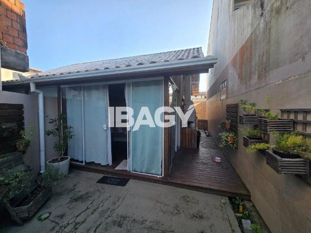 Casa 2 Quartos Carianos 76m²