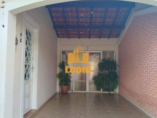 Casa 2 quartos com 1 suíte + churrasqueira