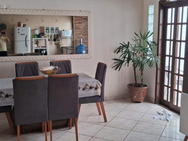Casa 2 quartos com piscina e churrasqueira