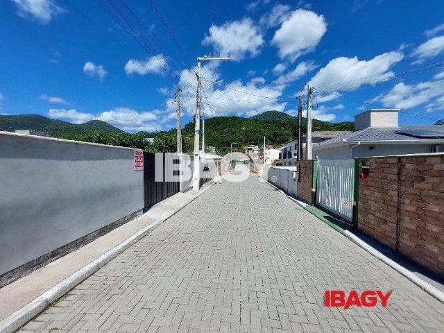 Casa 2 Quartos Enseada Do Brito Ens Brito 36m²