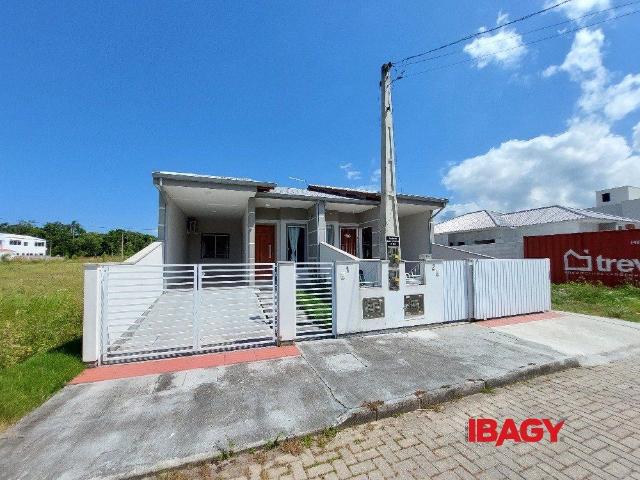 Casa 2 Quartos Forquilhas 57m²