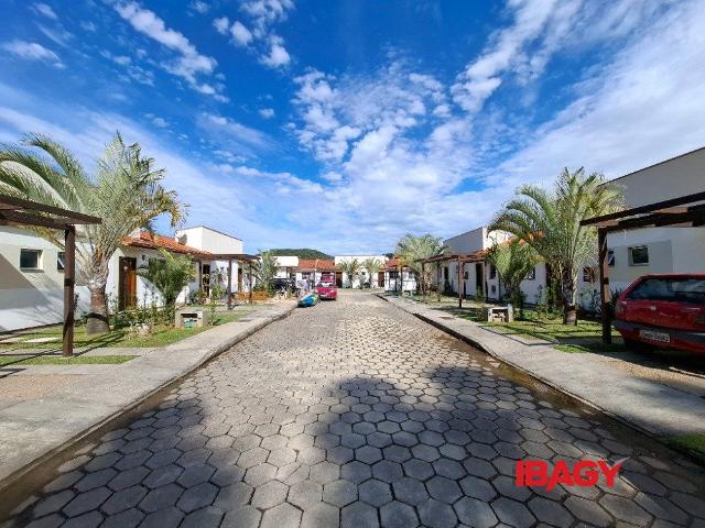 Casa 2 Quartos Forquilhas 52m²