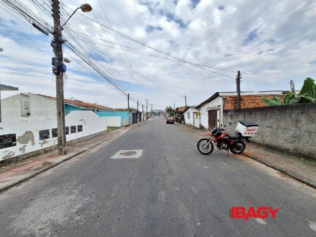 Casa 2 Quartos Forquilhas 69m²