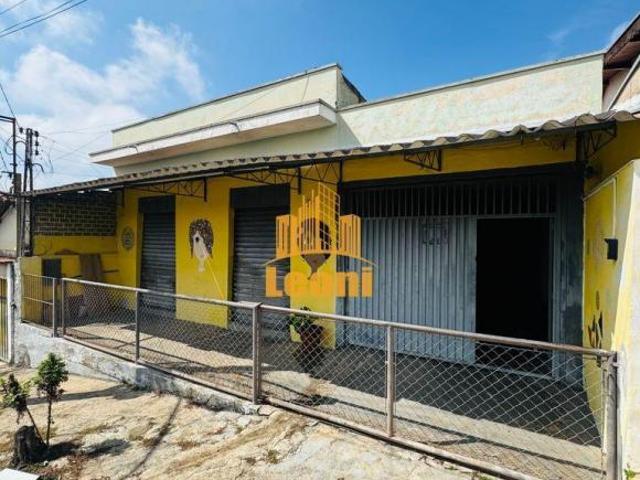Casa 2 quartos incluso um comércio, toda avarandada com grande quintal