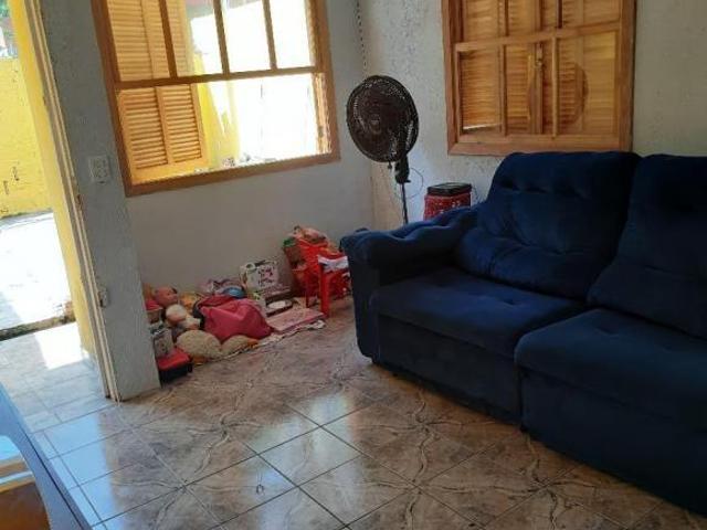 Casa 2 quartos na Zona Sul de Porto Alegre – em frente à escola