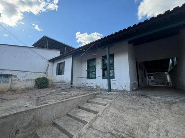 CASA 2 QUARTOS SENDO 1 SUITE PARQUE VITORIA REGIA