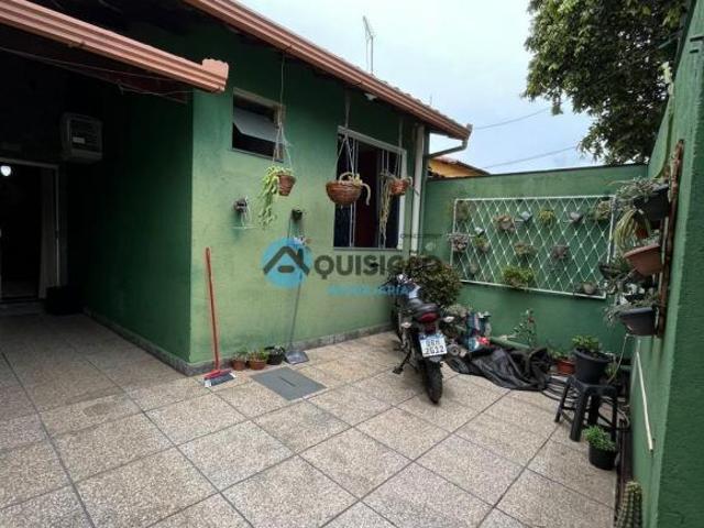 Casa 2 Quartos sendo um Suíte