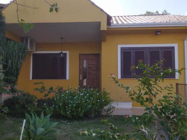 Casa 2 quartos, suíte, cozinha grande, lavanderia, aquecimento a gas, pátio gran