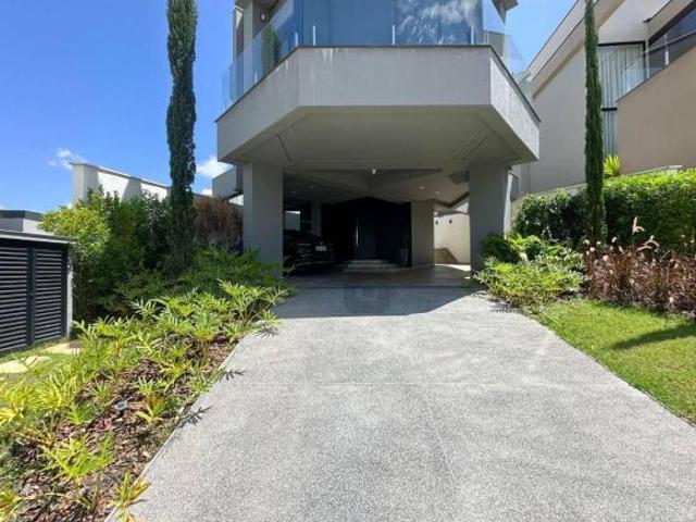 Casa 344m², 3 Suítes, 1 Master, Piscina