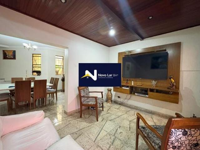 Casa 300m², 3 quartos, 1 suíte, 4 vagas no Dona Clara