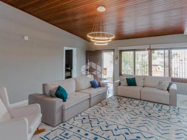 Casa 300m², 6 dormitórios no Três Figueiras, Porto Alegre