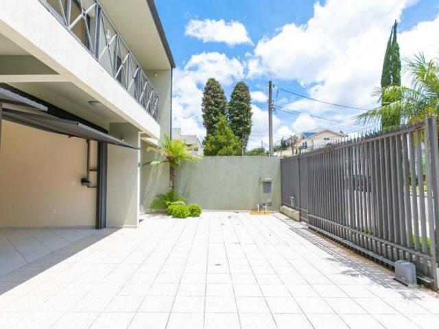 Casa 3 andares, 3 qts suíte, 2 salas, lareira, churrasqueira, 4 vgs, Bacacheri!