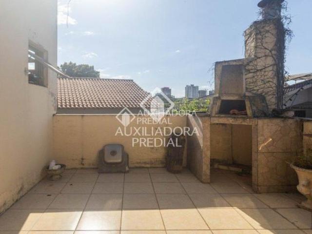 Casa 3 andares no Três Figueiras, 3 suites, terraço e 2 vagas