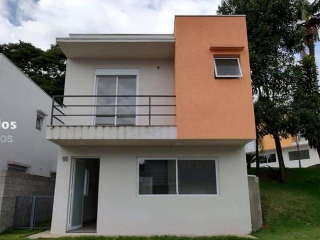 Casa 3 dorm 1 suite, amplo corredor,moderna, churrasqueira, quintal gramado