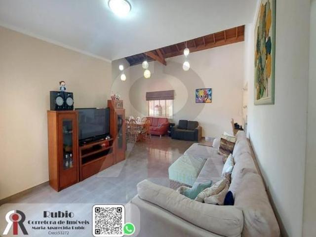 Casa 3 Dorm em Terreno de 1.250m² – Aceita Troca!
