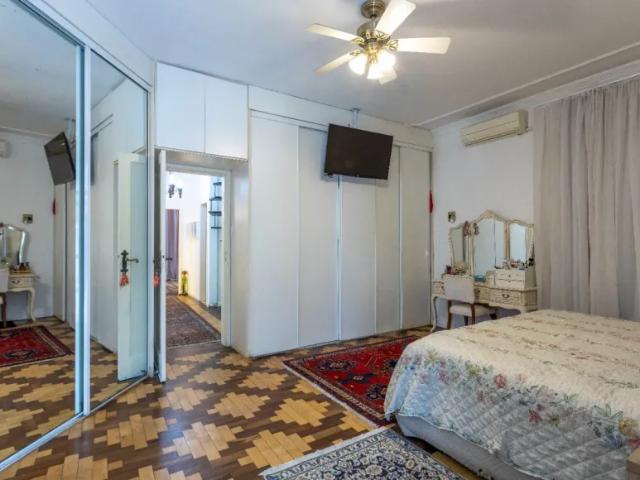 Casa 3 dormitórios, 2 suites, 4 vagas, 750 m2